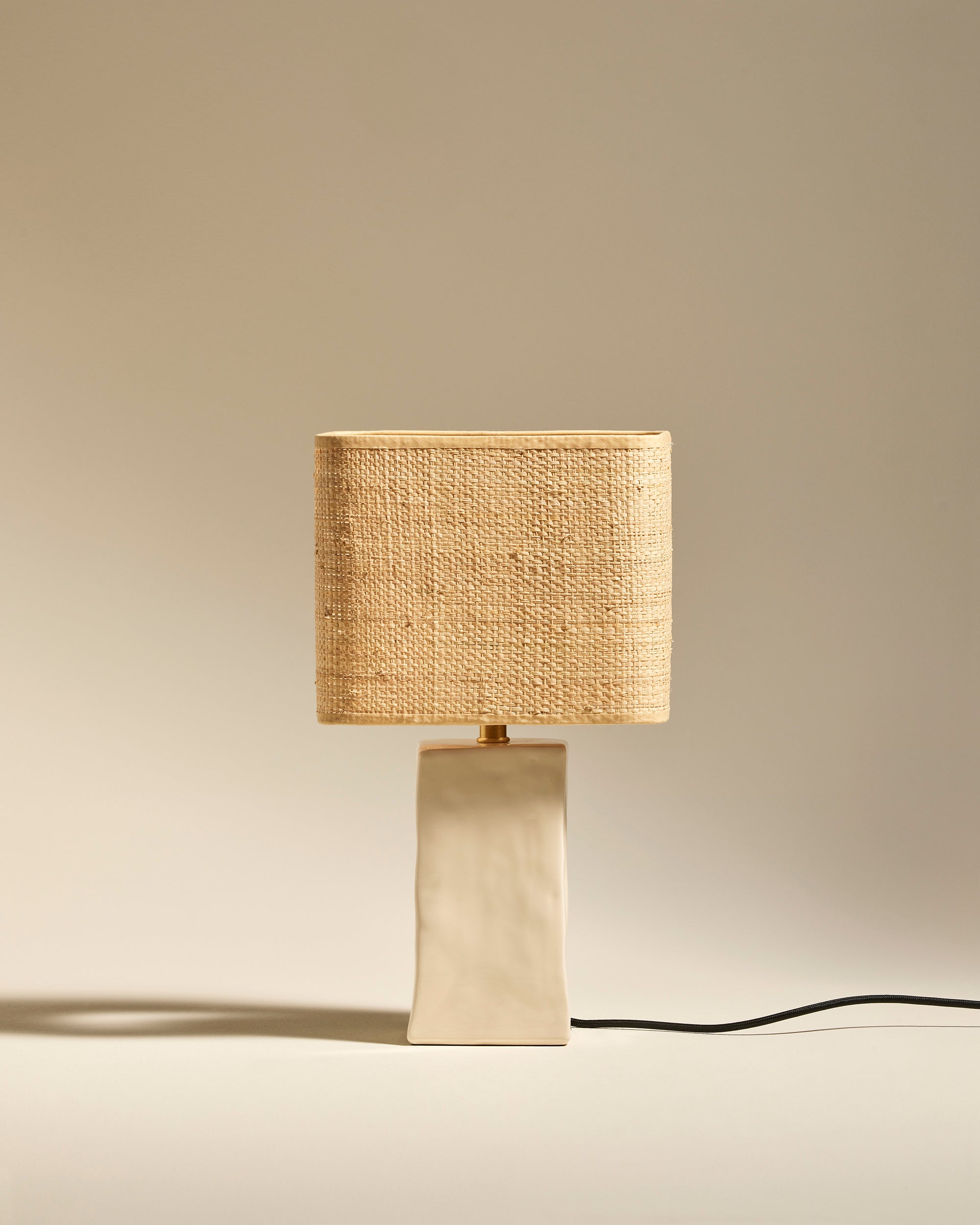 Lampe Nomad pied céramique - Écru | Maison Sarah Lavoine